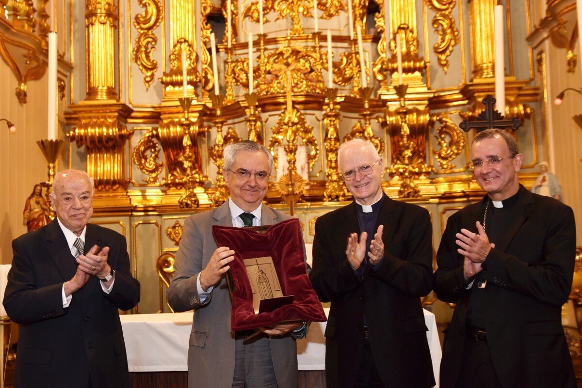 Juristas católicos conferem Prêmio Santo Ivo a Ignácio Maria Poveda ...
