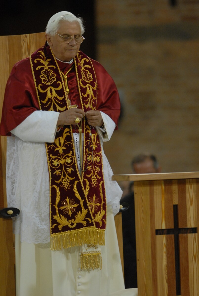 Mundo se une em oração pela saúde de Bento XVI - Jornal O São Paulo