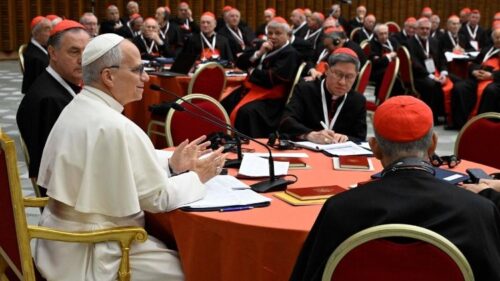 Perguntas, orações, trabalhos em grupo: o Consistório do Papa com os ...